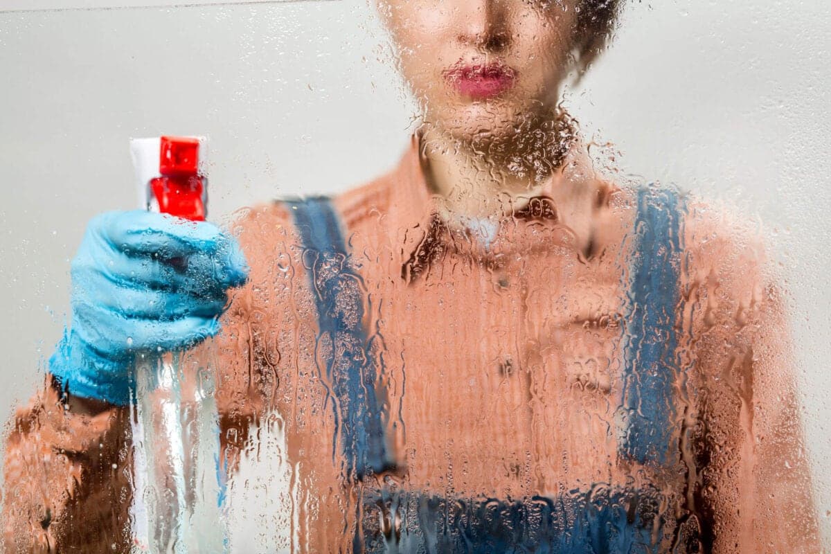 How to Clean Plexiglass Safely and Effectively Without Scratching ...