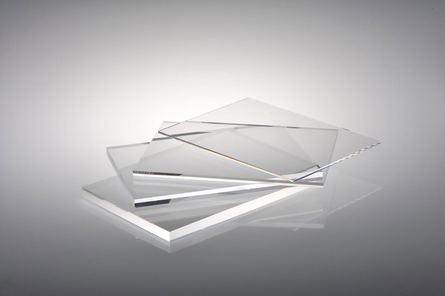 Acrylic vs Perspex: Make the Right Choice for Projects