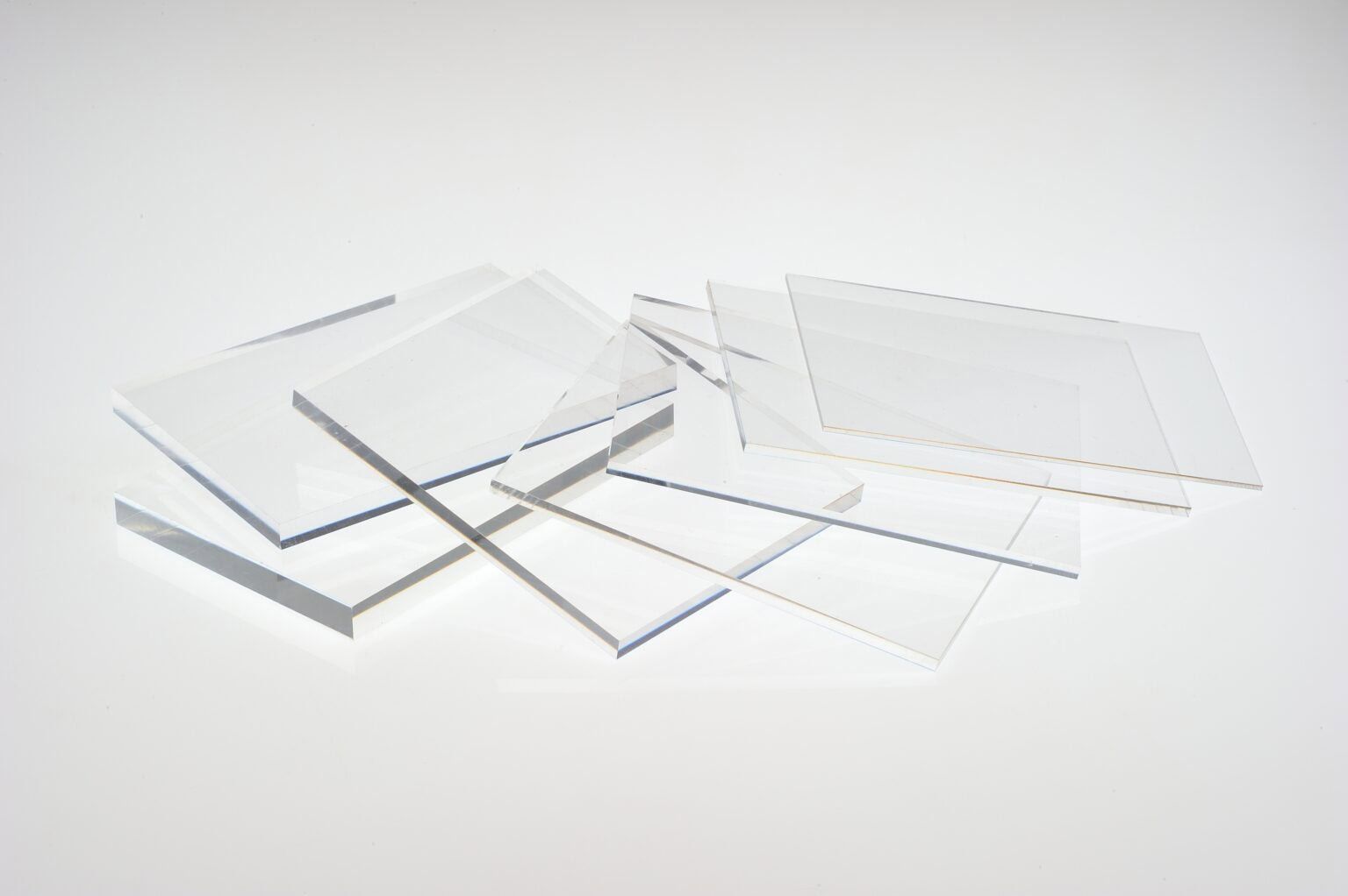 Acrylic vs Perspex: Make the Right Choice for Projects