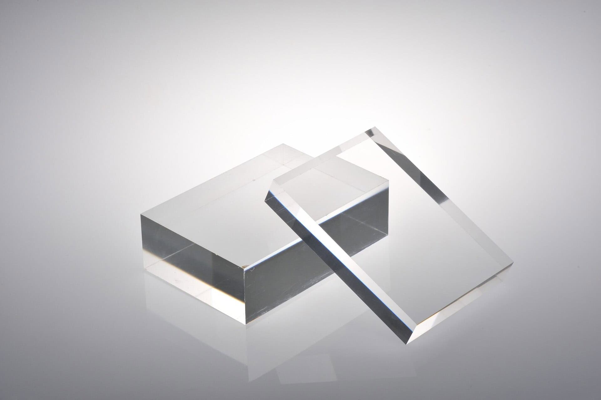 Acrylic vs Perspex: Make the Right Choice for Projects