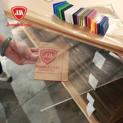 Plexiglas ou acrylique : quelle différence ? Quel matériau choisir ...