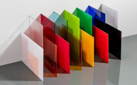 Plexiglass vs Acrylic: Discover Differences and Applications