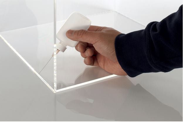 How Strong is Plexiglass? Understanding Its Strength and Durability – Jumei Acrylic